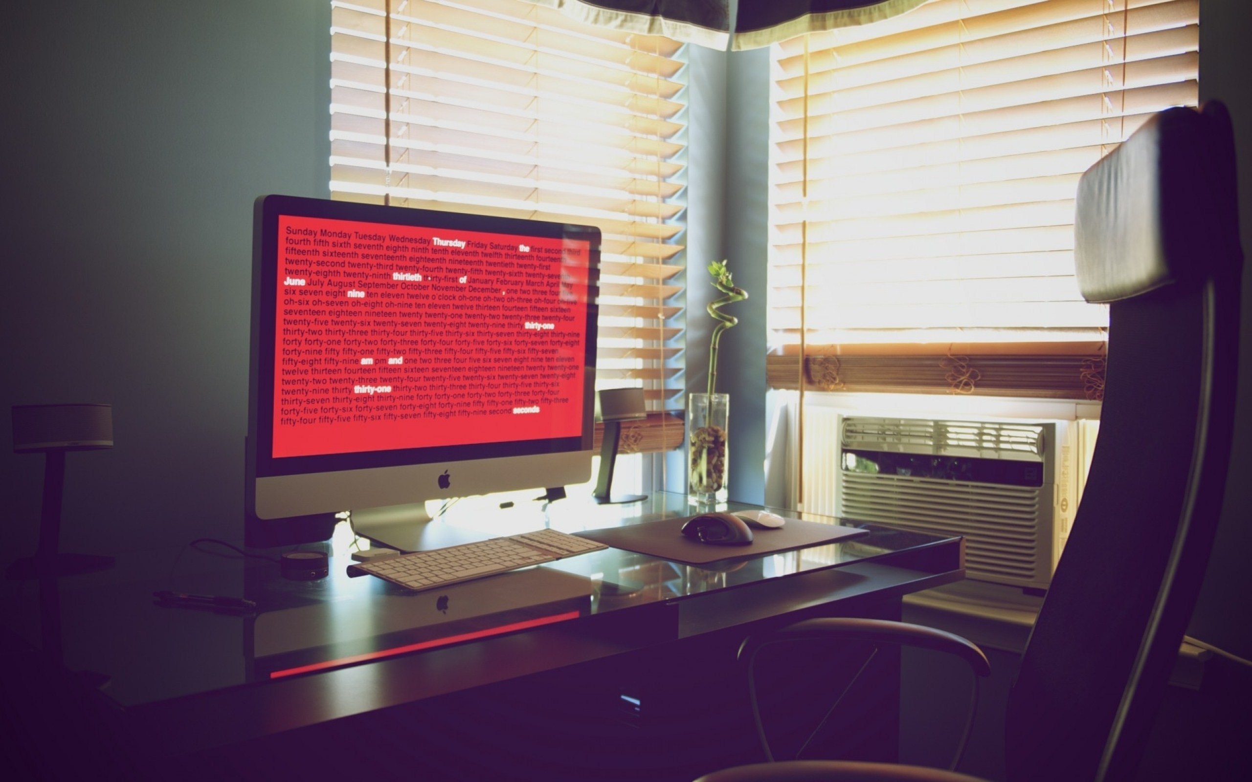 red-screen-apple-imac-desk-work-wide-hd-wallpaper - pascal beuve